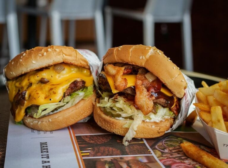 23 Best Burger Joints in Florida to Try On Your Next Trip!