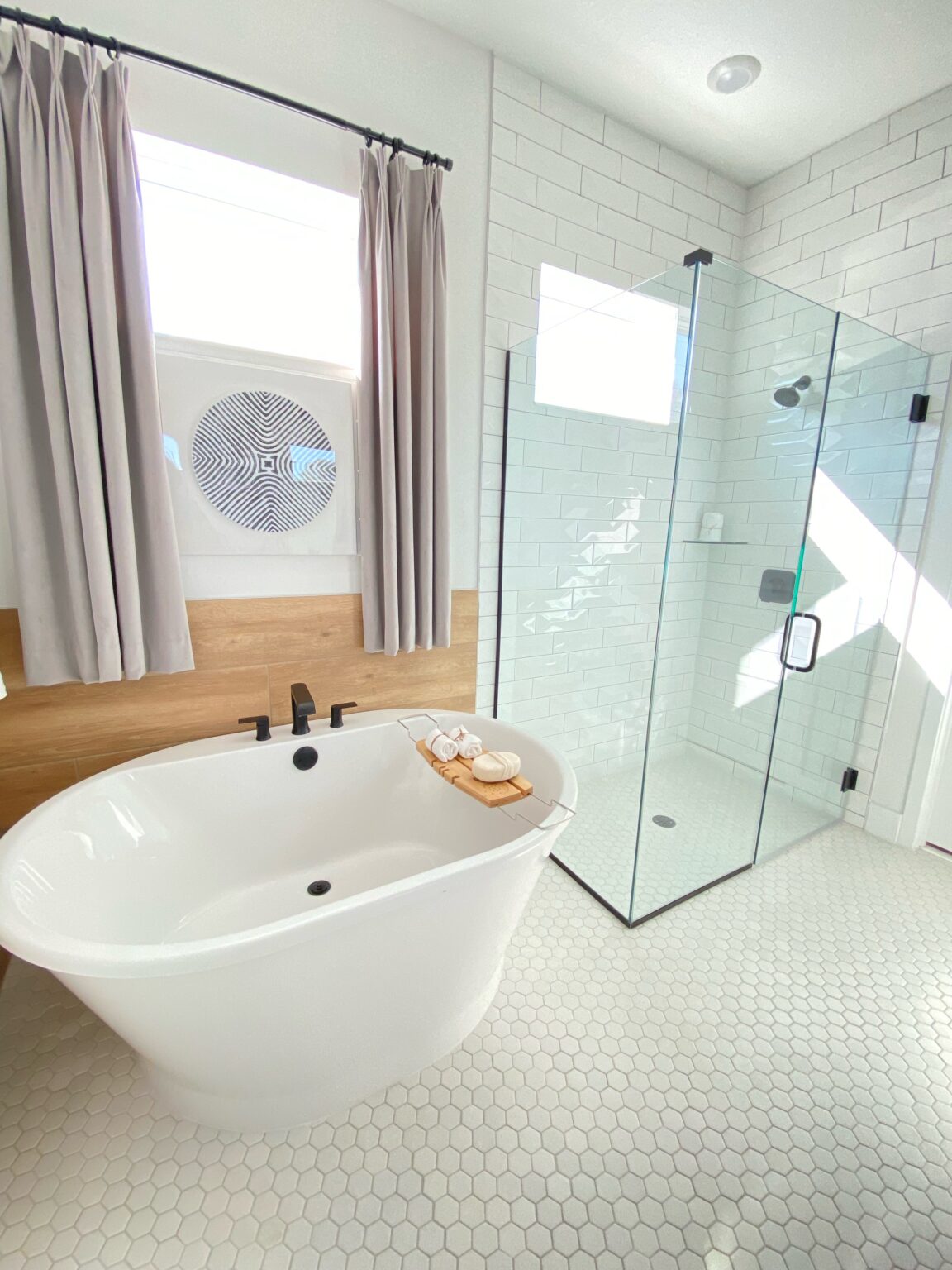 10 Ways to Create a Relaxing Oasis in Your Master Bathroom