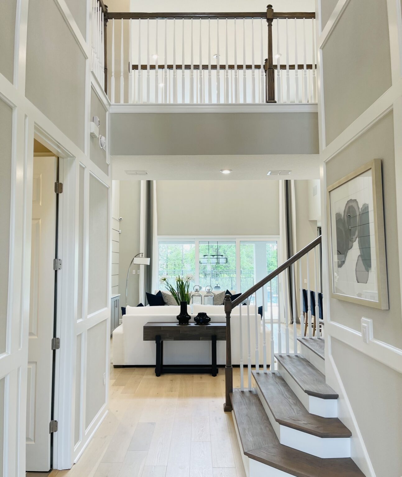 10 Modern Entryway Accent Walls that Create a Welcoming Atmosphere